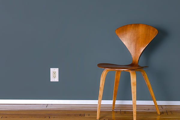 Applying filler to a painted wall | Scanspac